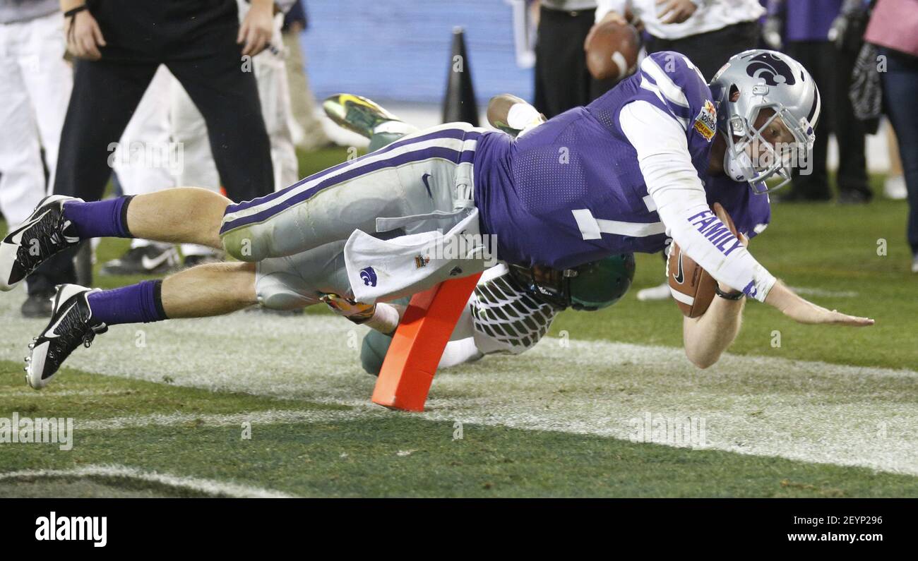 Kansas State quarterback Collin Klein (7) dives for a 6-yard touchdown ...