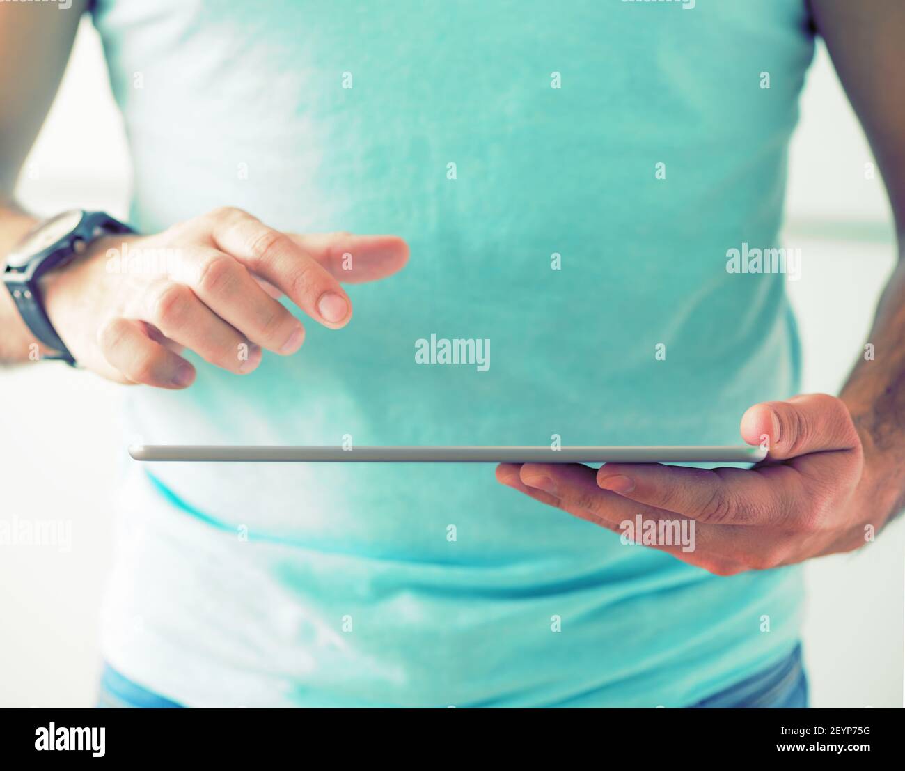 Working with tablet hi-res stock photography and images - Alamy