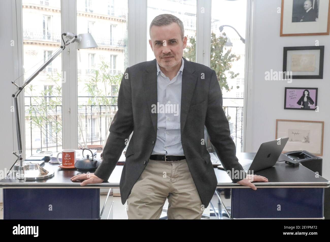 Specialist of african art hi-res stock photography and images - Alamy