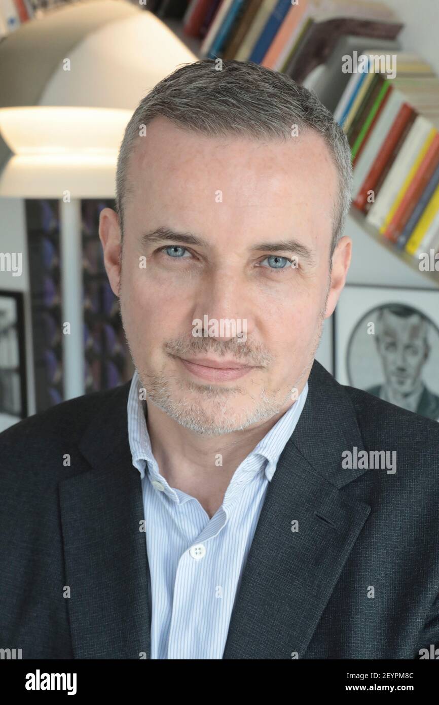 Agent for authors hi-res stock photography and images - Alamy
