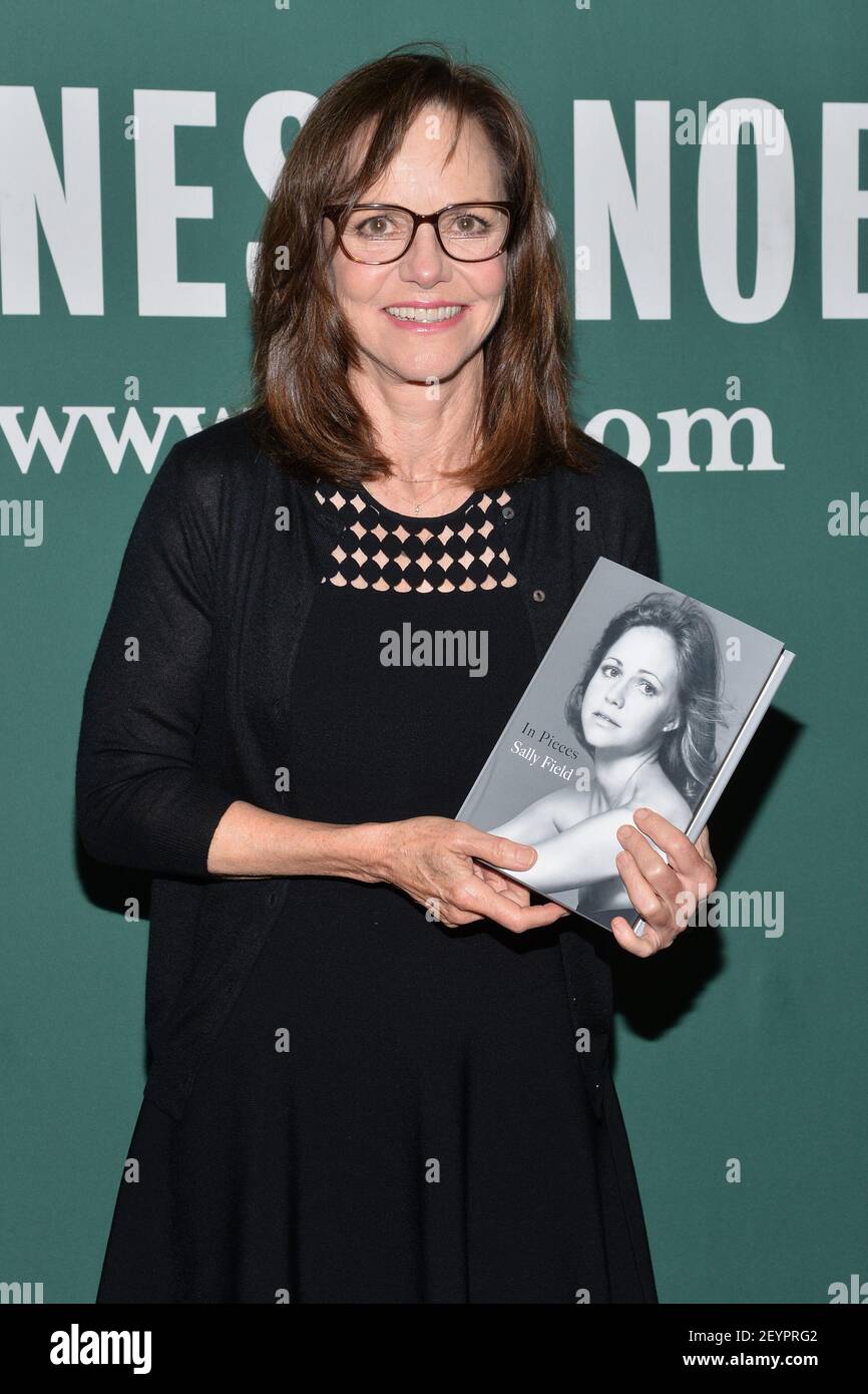 Sally Field promotes her book 'In Pieces' at Barnes & Noble Union ...