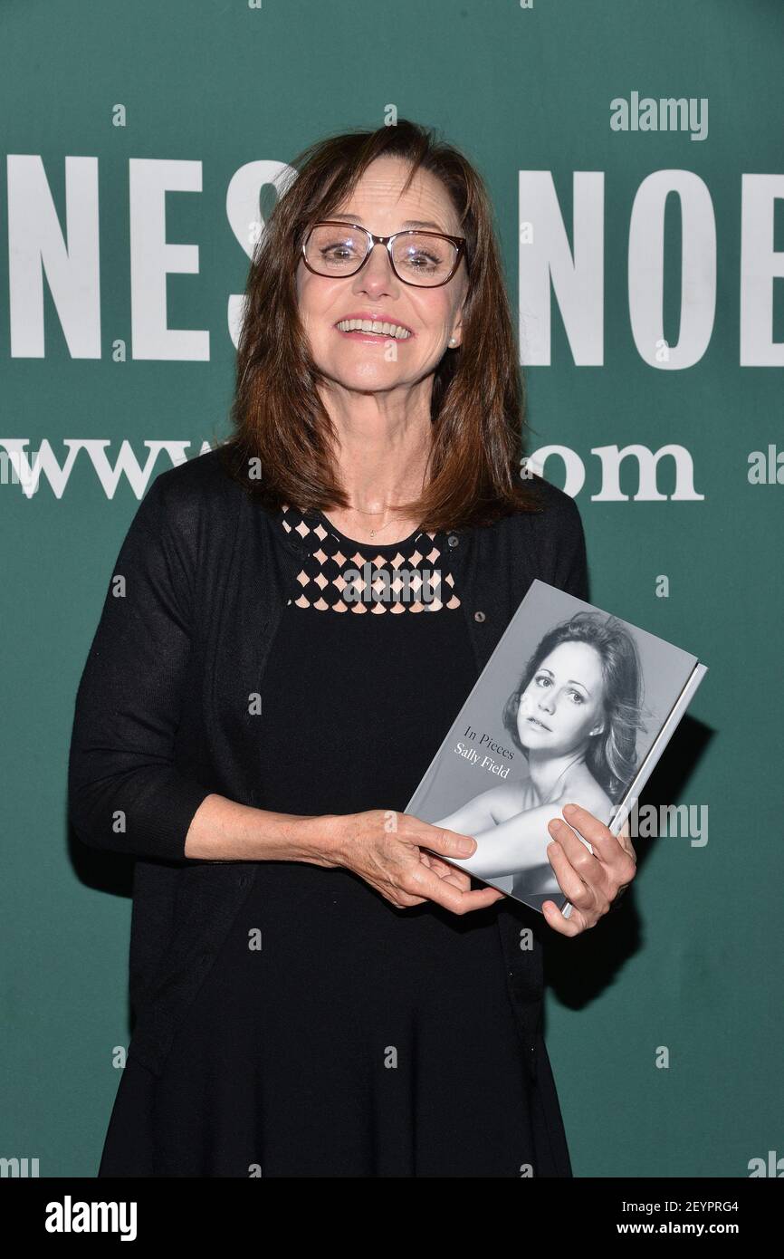 Sally Field promotes her book 'In Pieces' at Barnes & Noble Union ...