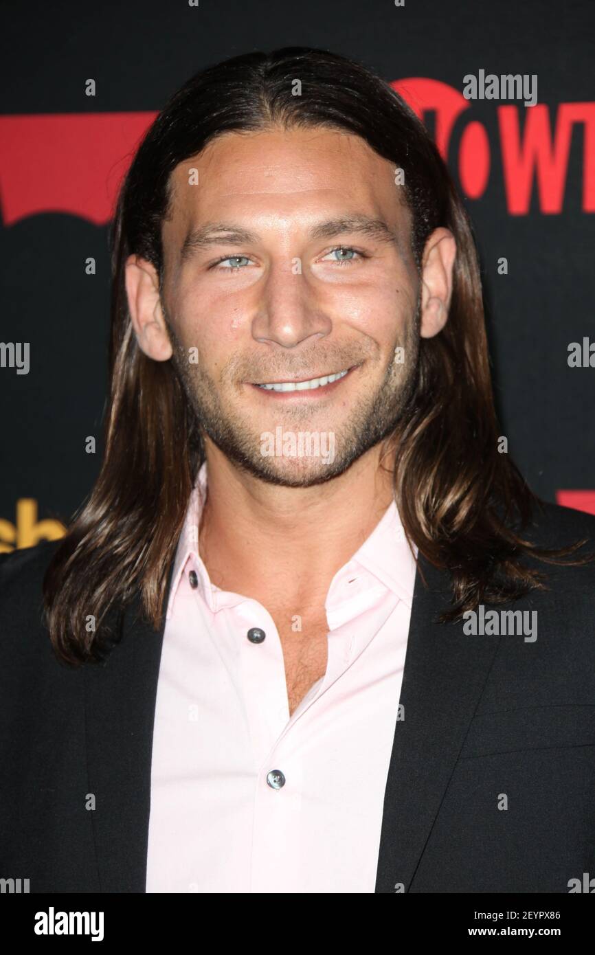 05 January 2012 - Hollywood, CA - Zach Mcgowan arrives to the premiere ...