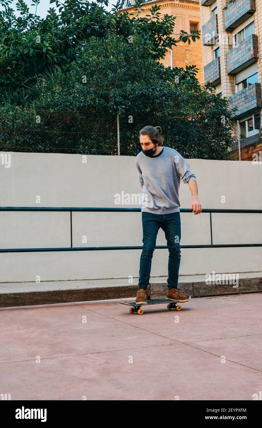 Disabled in in skate park hi-res stock photography and images - Alamy