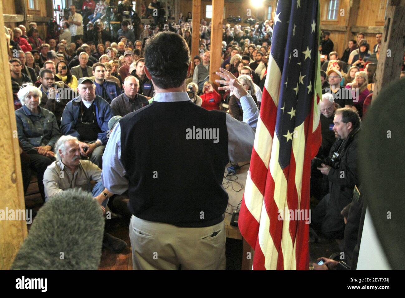 7 January 2012 - Hollis, New Hampshire- Republican presidential ...