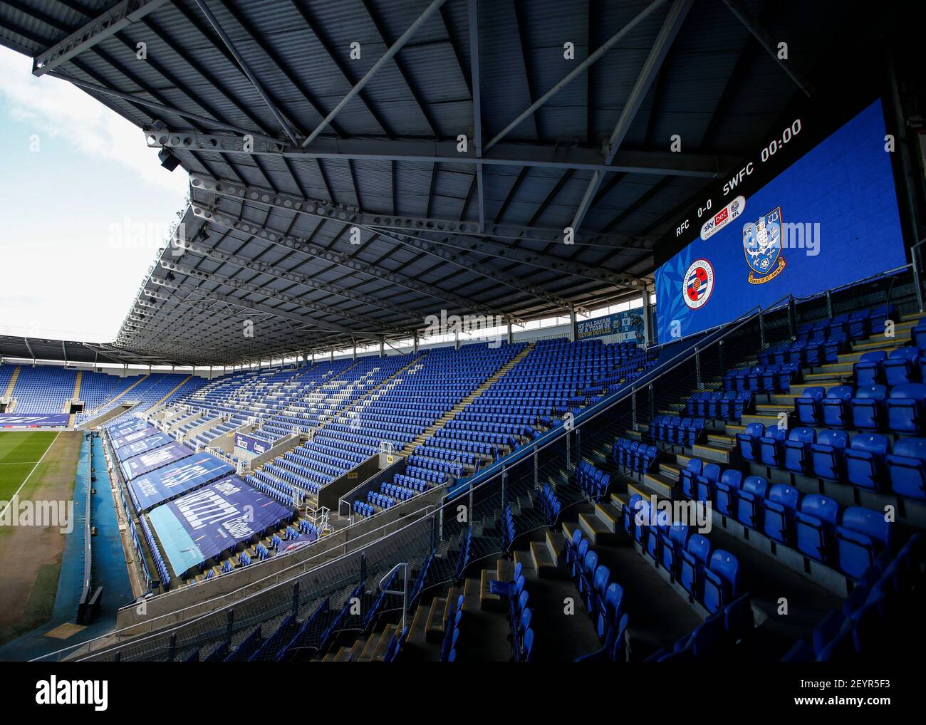 General view inside stadium hi-res stock photography and images - Alamy
