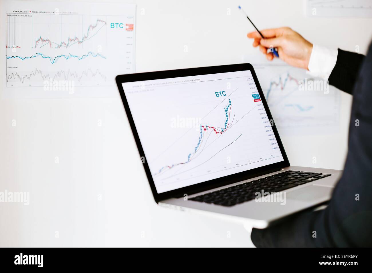 Trend analysis hi-res stock photography and images - Alamy