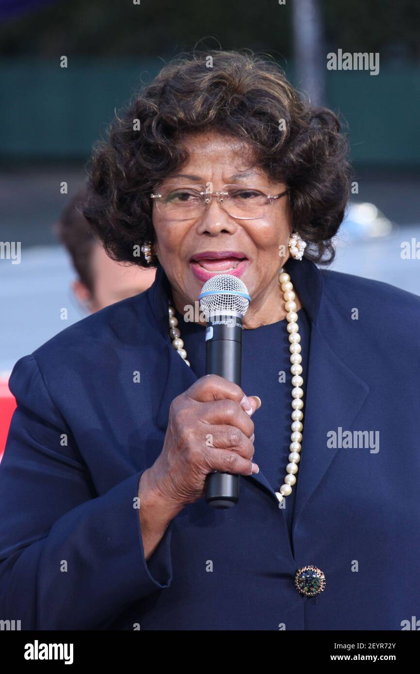 26 January 2011 - Hollywood, CA - Katherine Jackson speaks during the ...