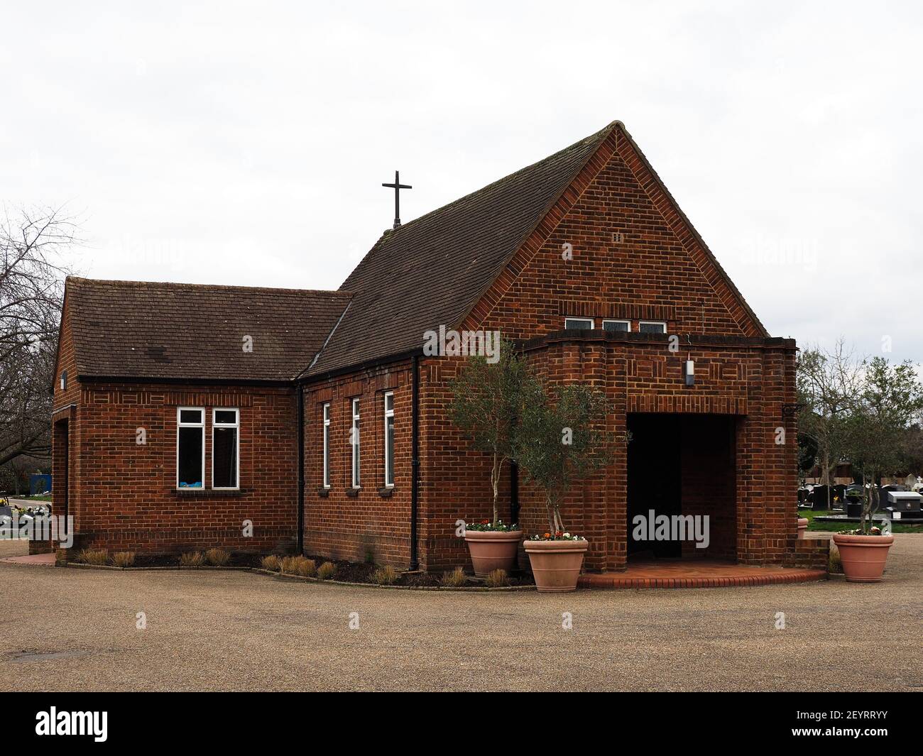 Gunnersbury cemetery hi-res stock photography and images - Alamy