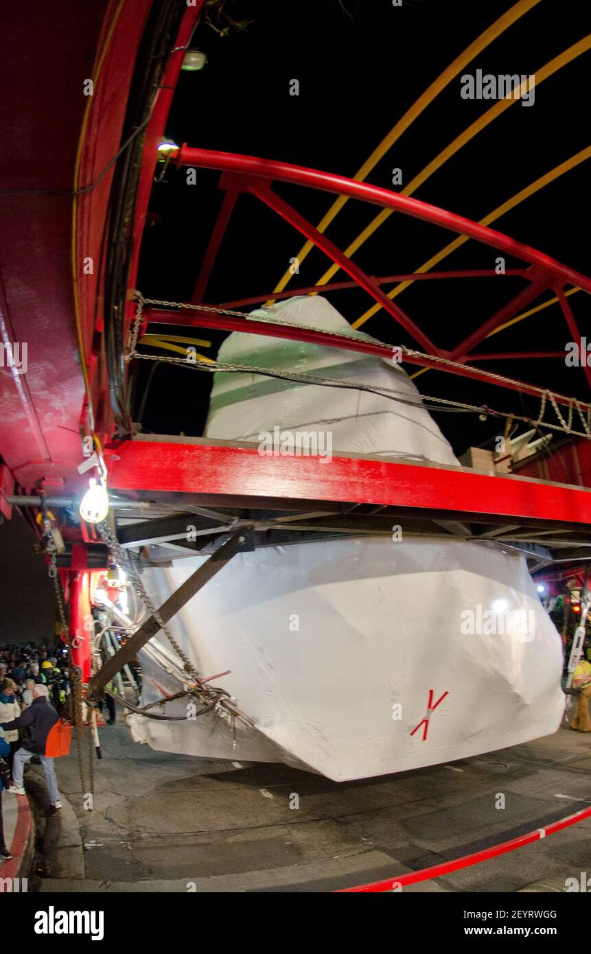 10 March 2012, Los Angeles, California. 340 tons boulder chosen by ...