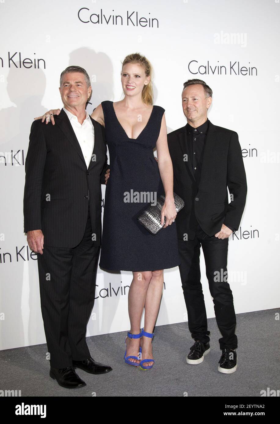 24 May 2012 - Seoul, South Korea - Tom Murry (L), President/CEO of ...