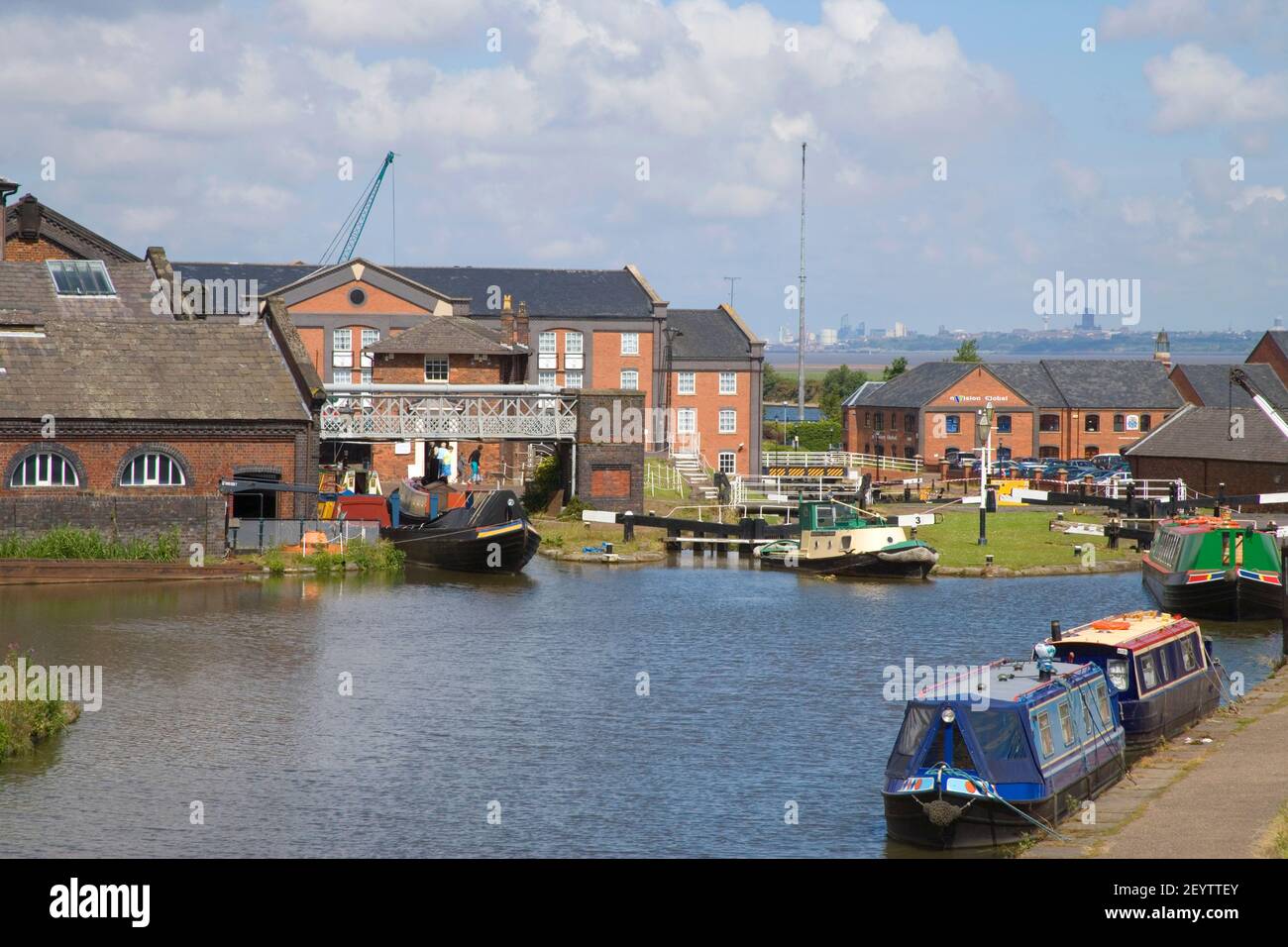 Ellesmere port boat museum narrow boats hi-res stock photography and ...