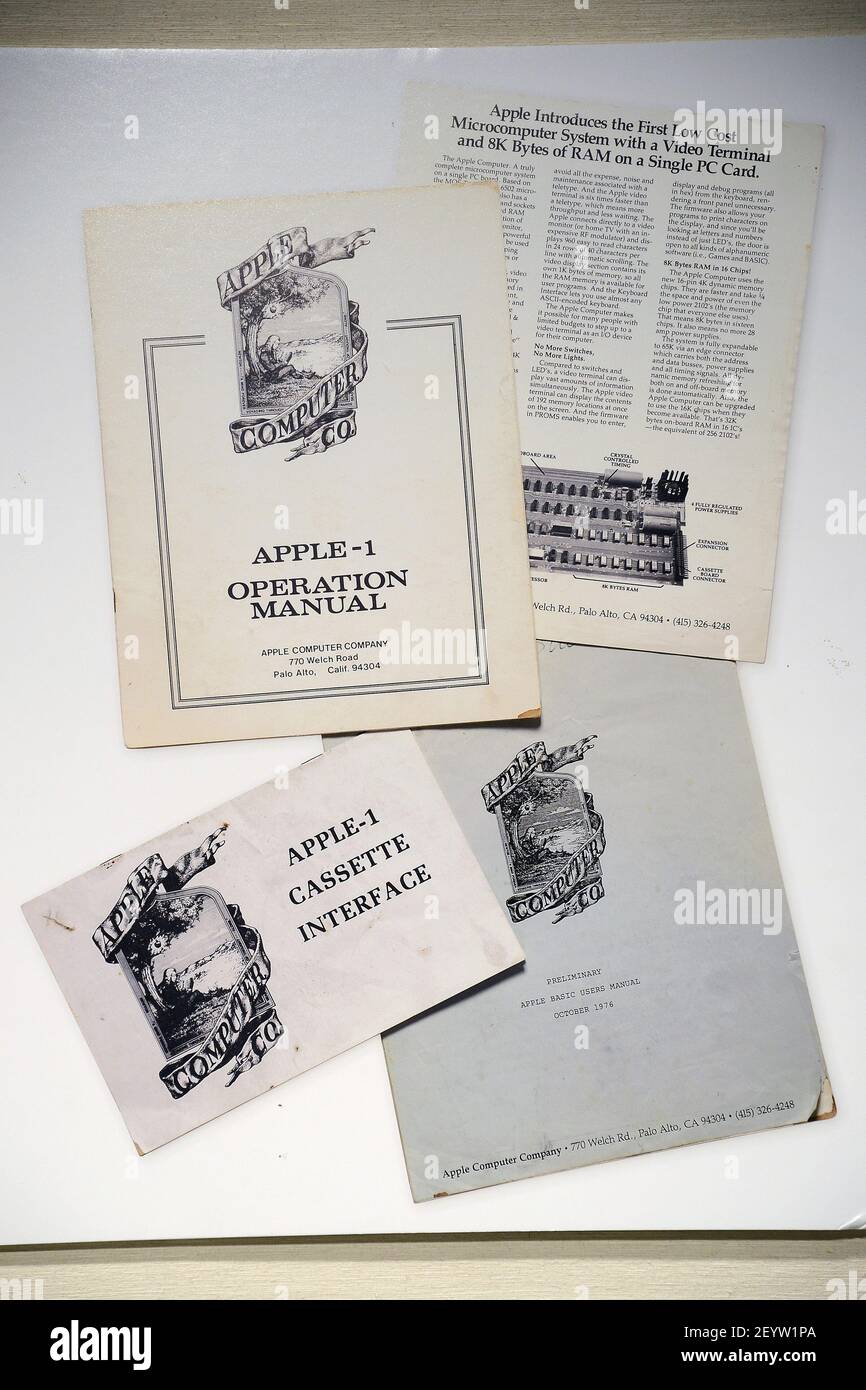 12 Jun 2012 - New York - Original User Manual and certificate of "Apple ...