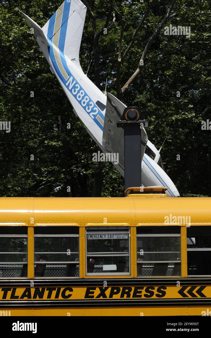 20 June 2012 - New York - A six passenger twin-prop Piper plane by ...