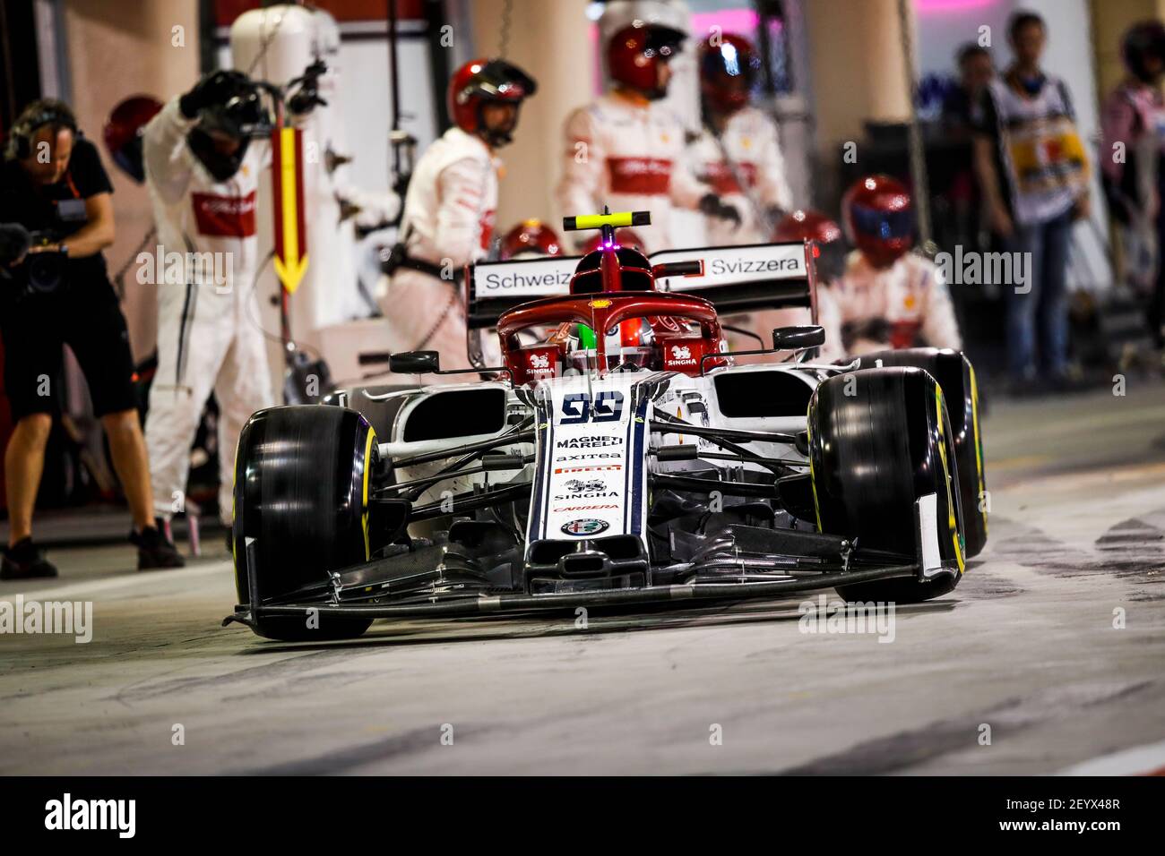 GIOVINAZZI Antonio (ita), Alfa Romeo Racing C38, action pitstop during ...