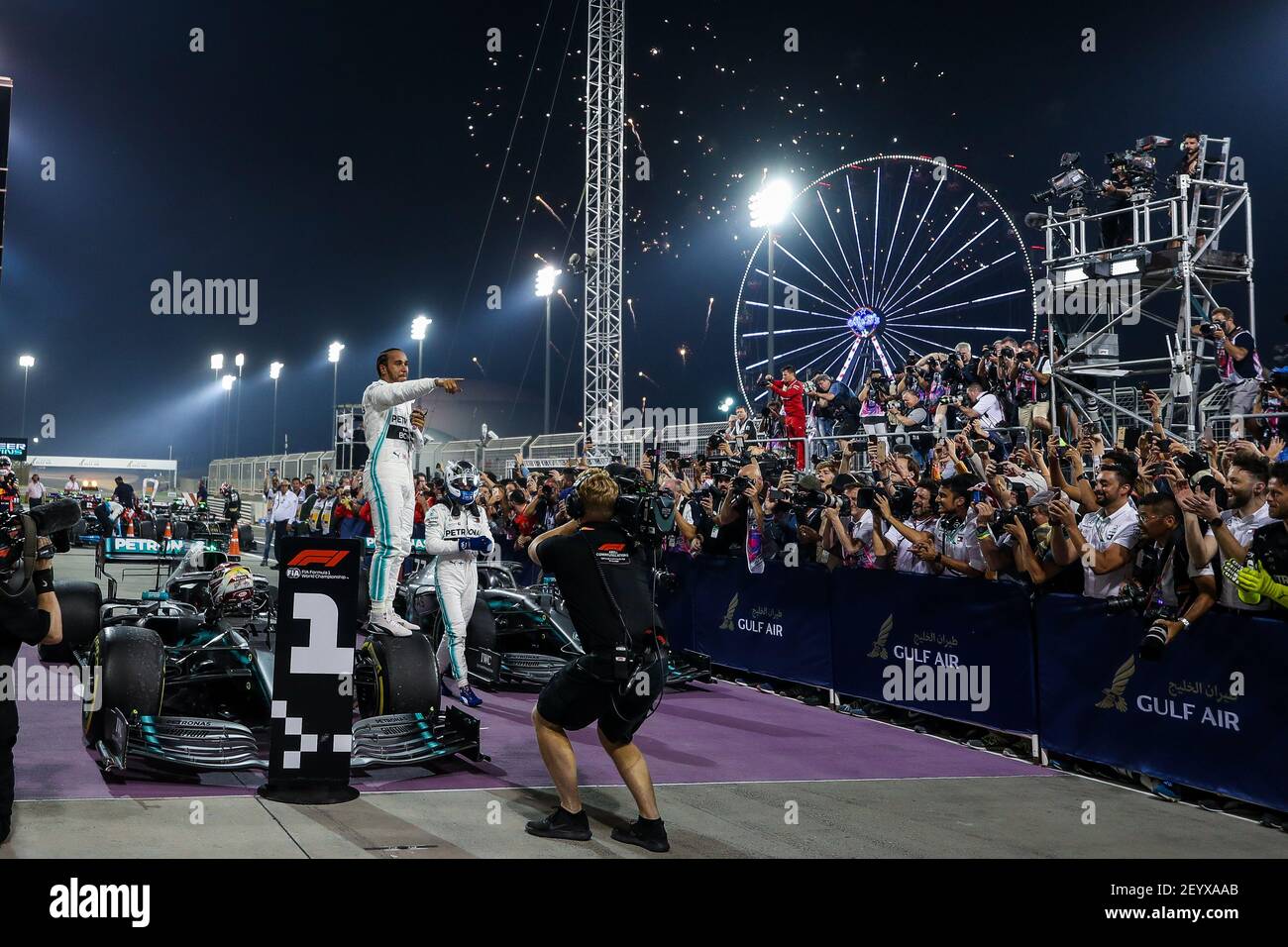 Bahrain formula one race fireworks hi-res stock photography and images ...