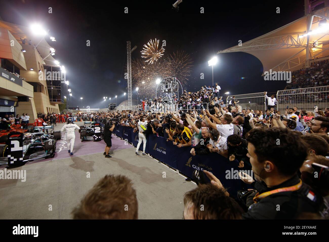 Bahrain formula one race fireworks hi-res stock photography and images ...