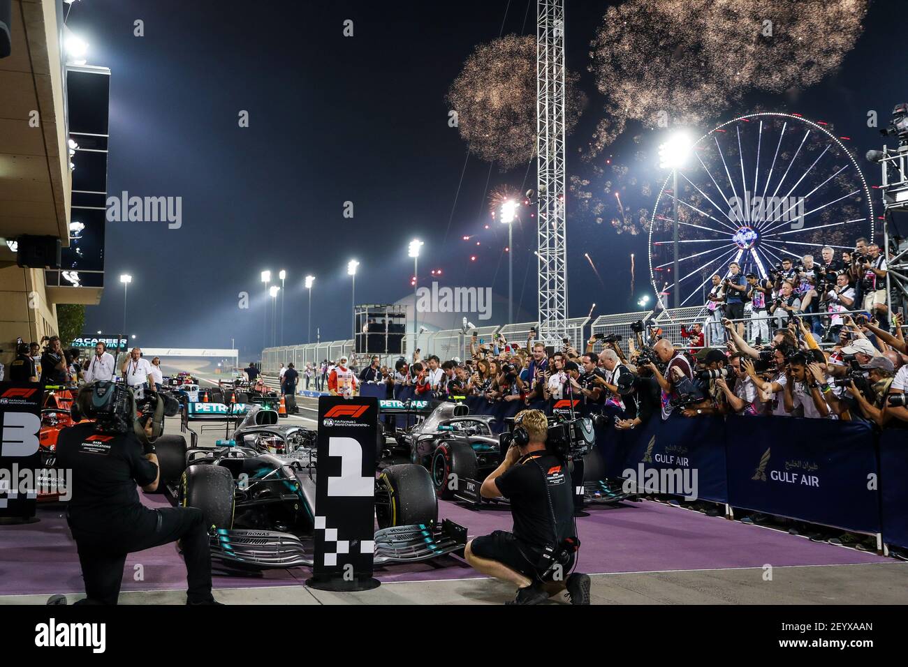 Bahrain formula one race fireworks hi-res stock photography and images ...
