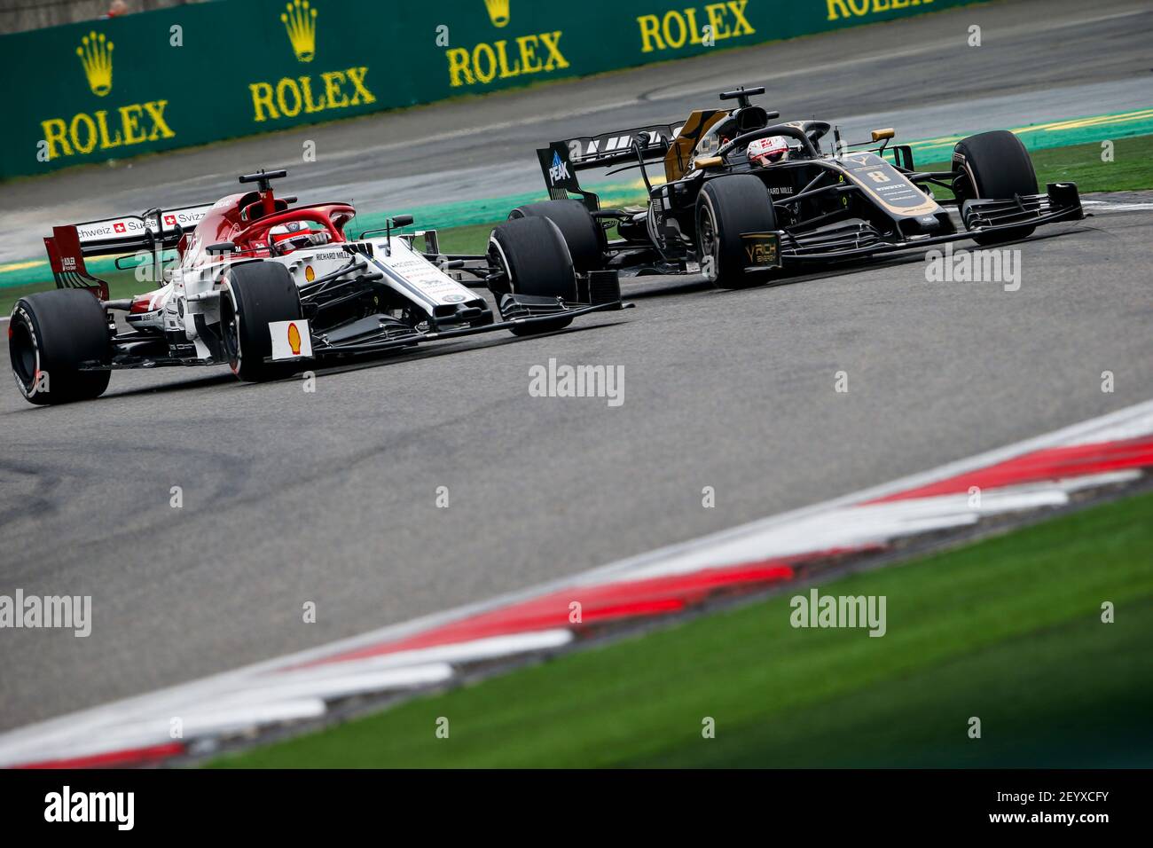 Ferrari formula 1 overtaking hi-res stock photography and images - Alamy