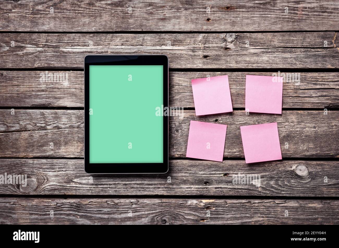 Computer on desk sticky notes hi-res stock photography and images - Alamy