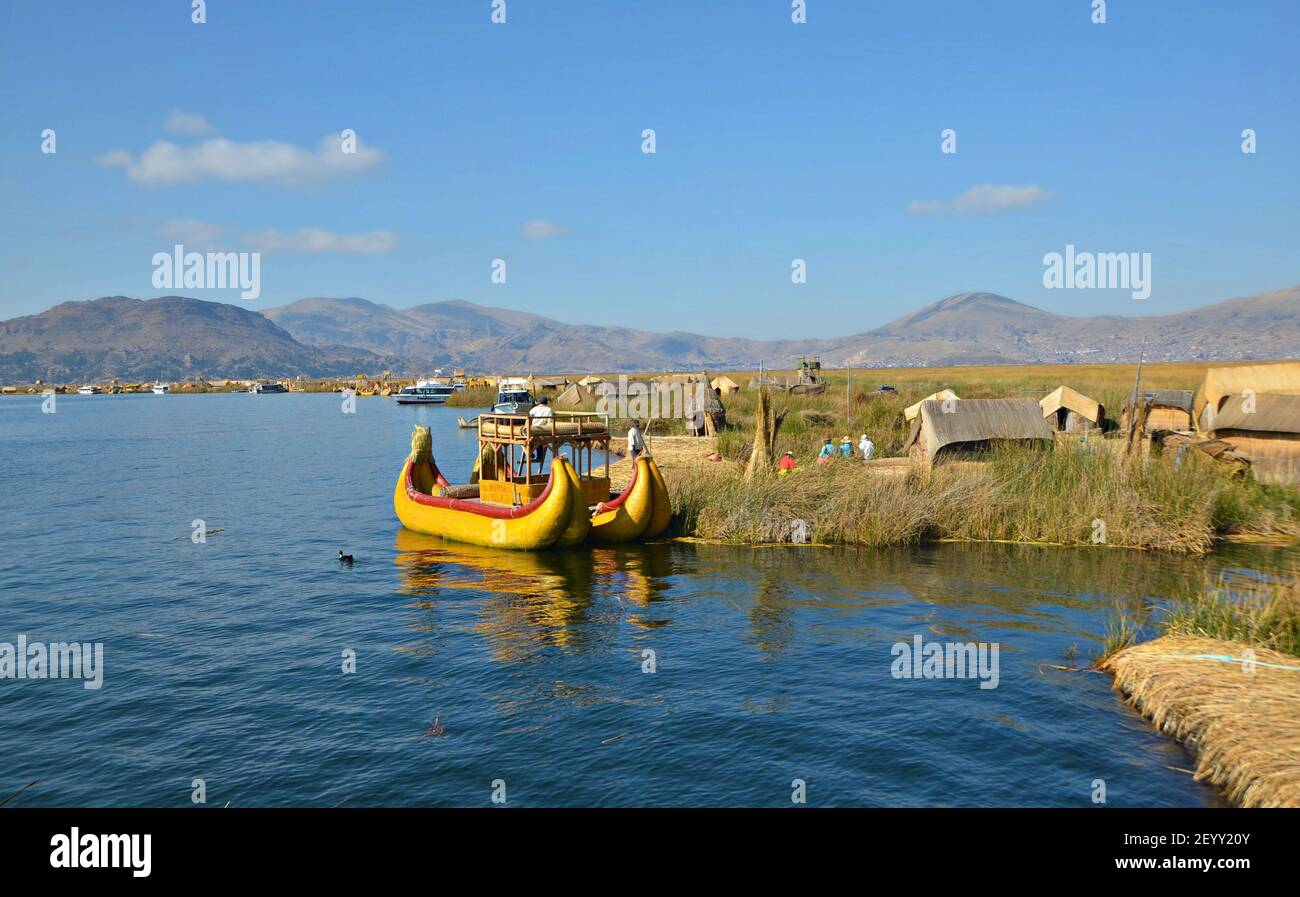 Indigenous Uru people on their handcrafted Totora reed boat on Lake ...