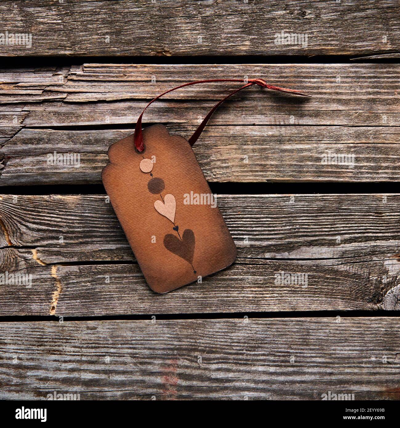 Vintage blank gift tag with heart shapes Stock Photo - Alamy