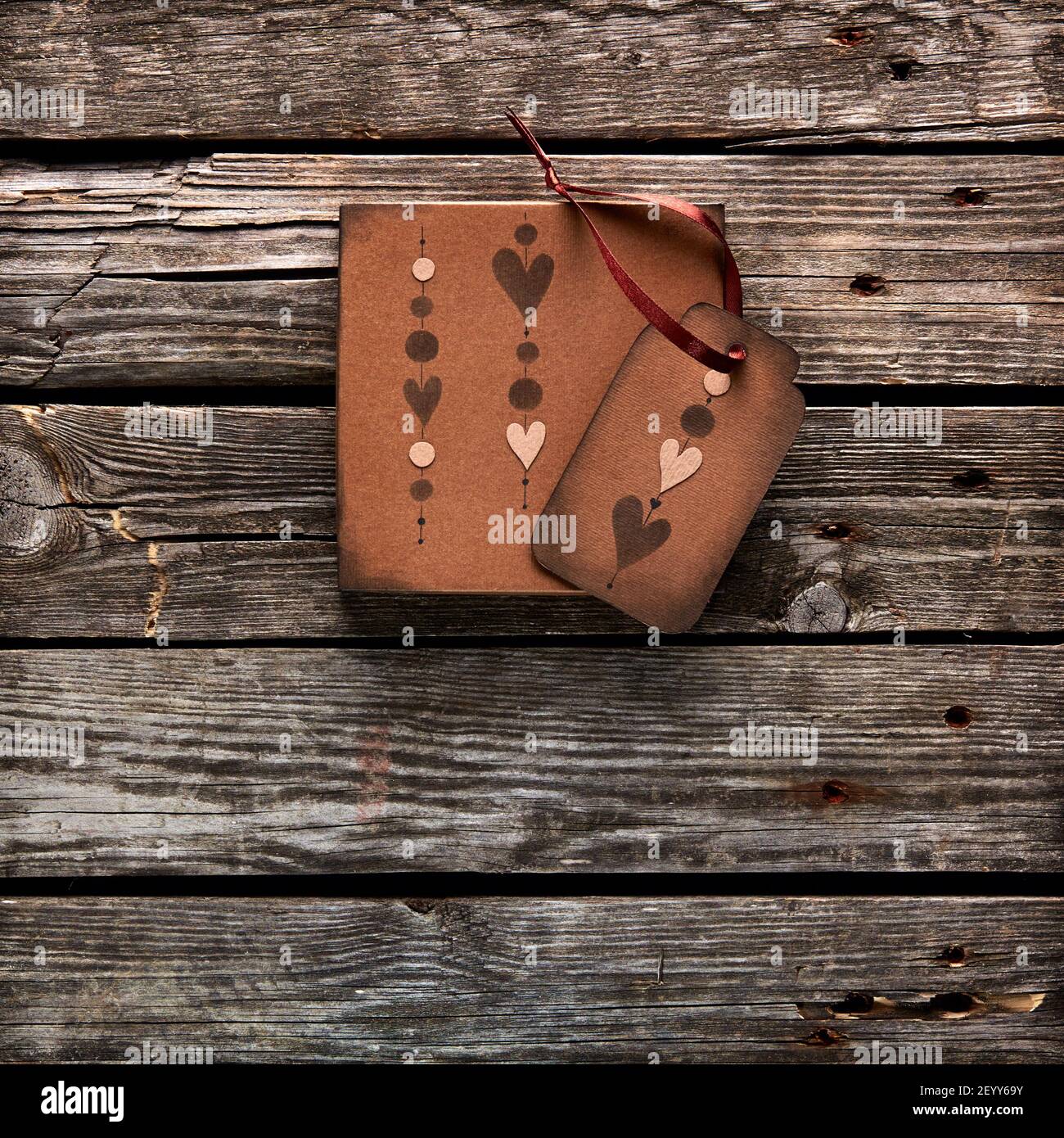 Vintage wood box hi-res stock photography and images - Alamy