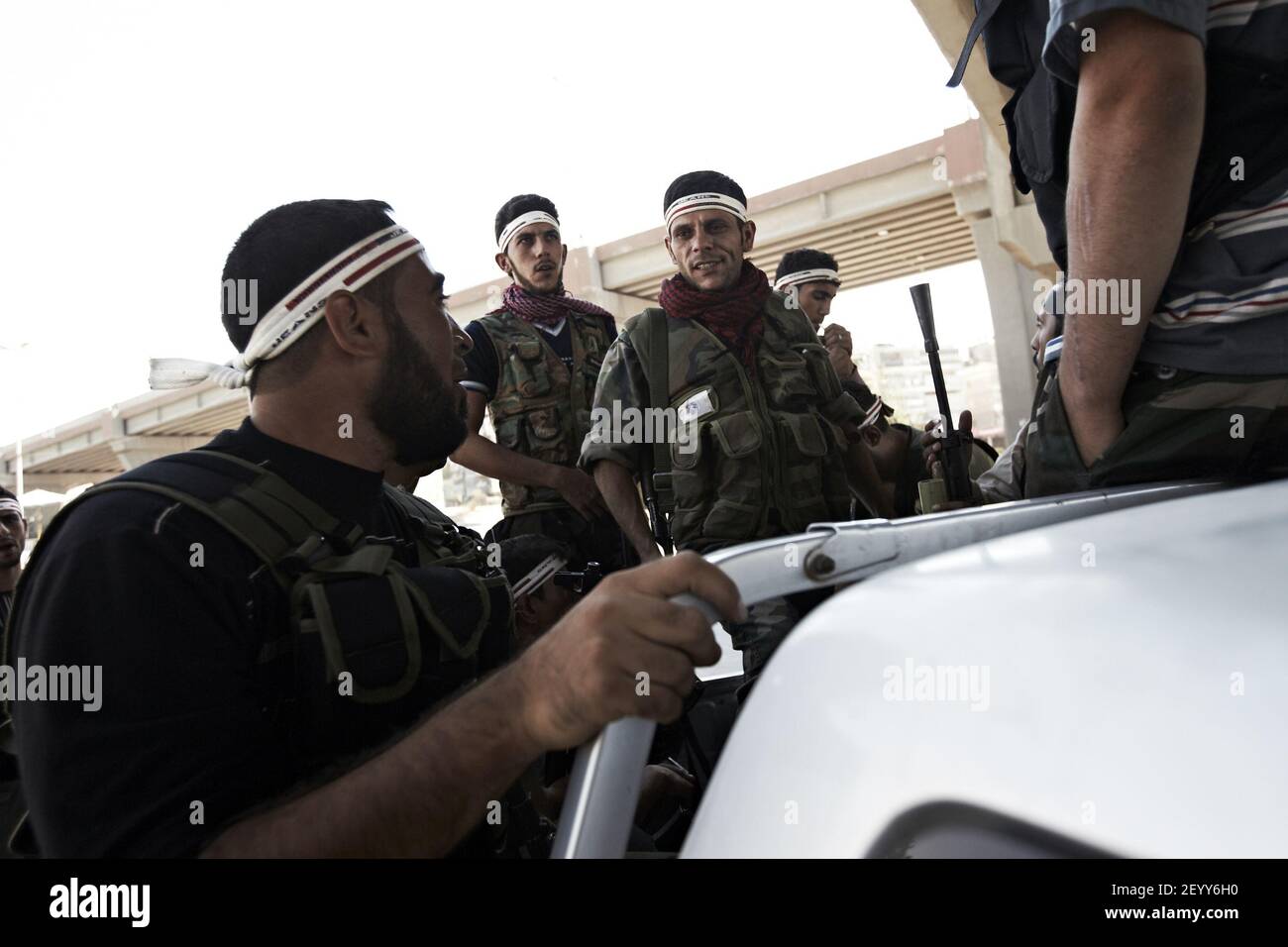 26 September 2012 - Syria, Aleppo - FSA fighters in Aleppo city. Photo ...