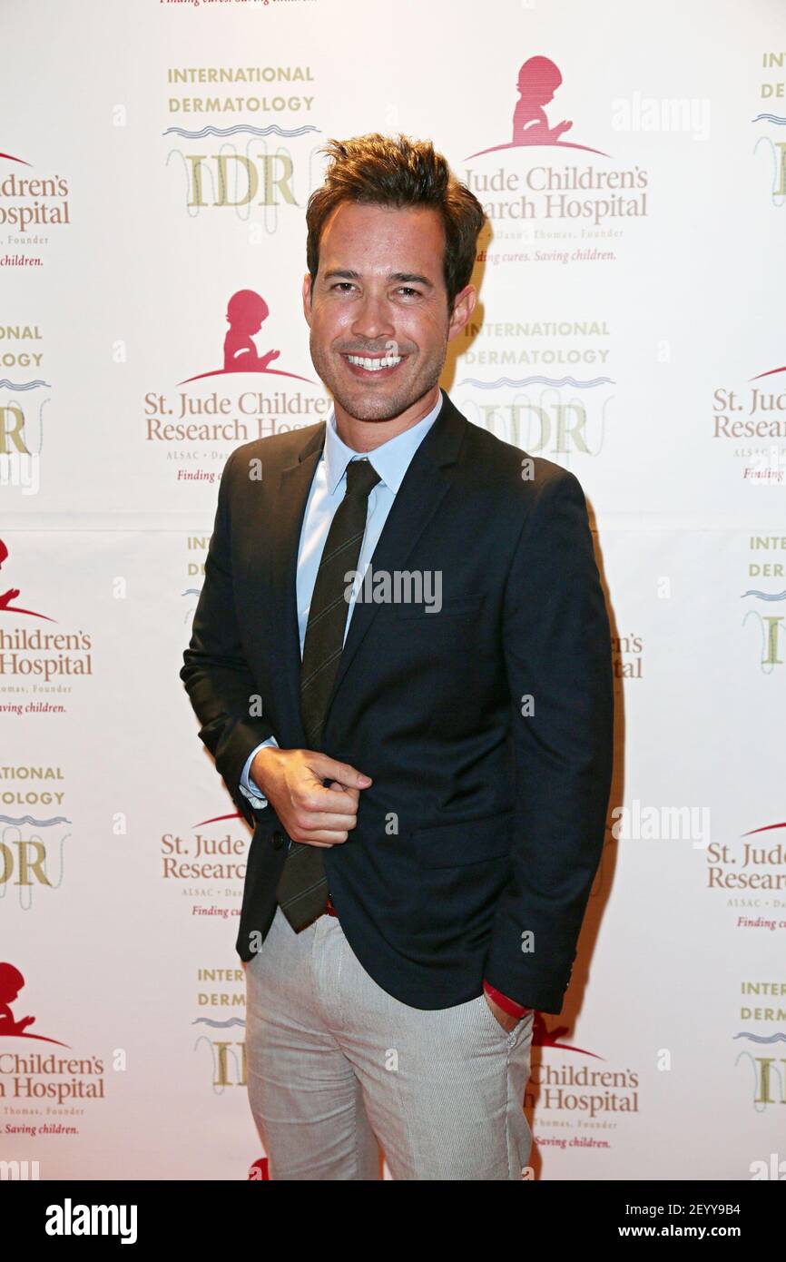 29 September 2012 - Miami, Florida - Roger Borges (Univision) attends ...