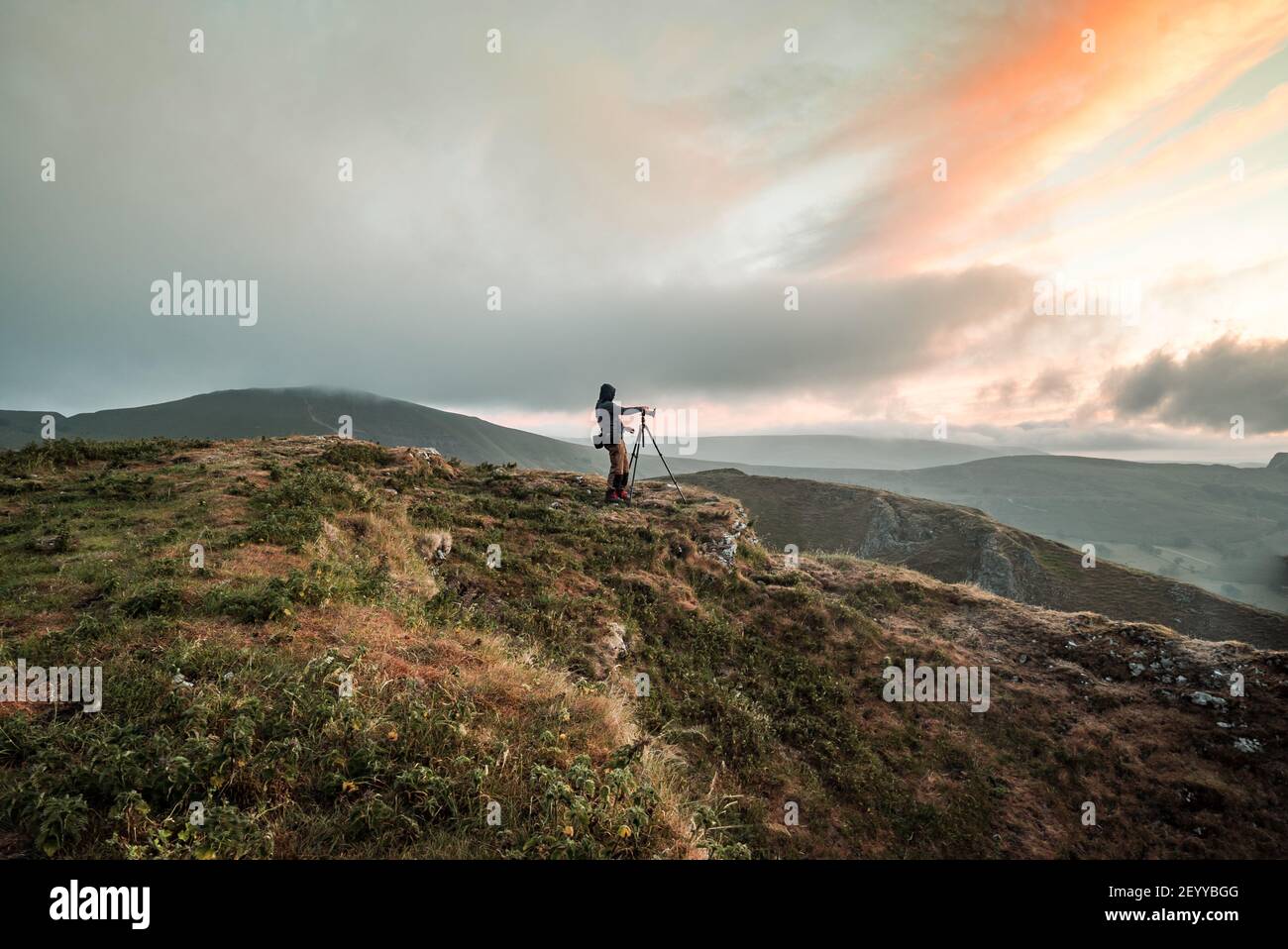 Tripod peak hi-res stock photography and images - Alamy