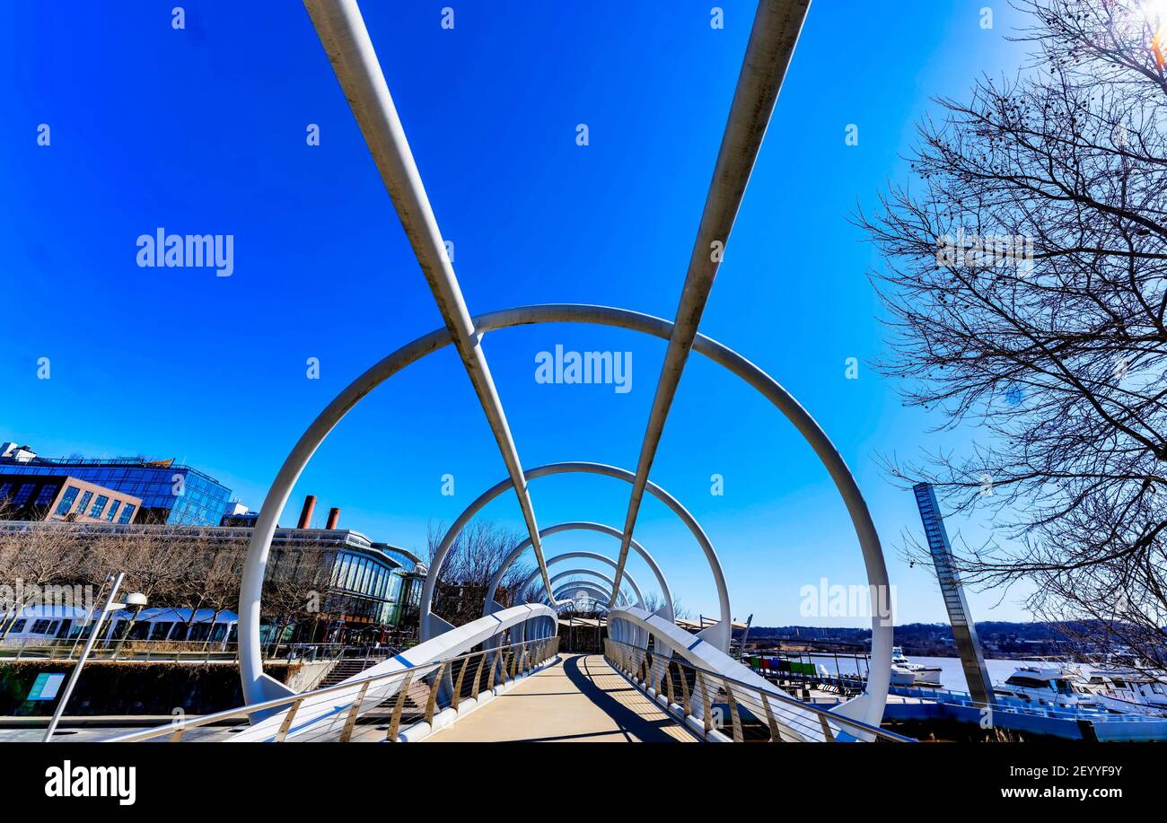 Tubular steel bridge hi-res stock photography and images - Alamy