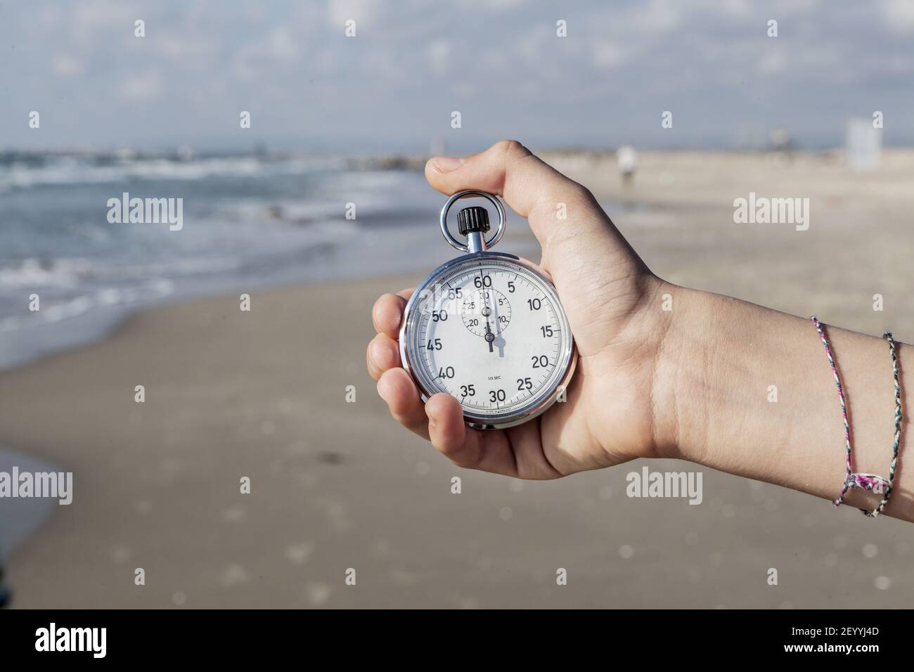 Tracking time hand stopwatch hi-res stock photography and images - Alamy