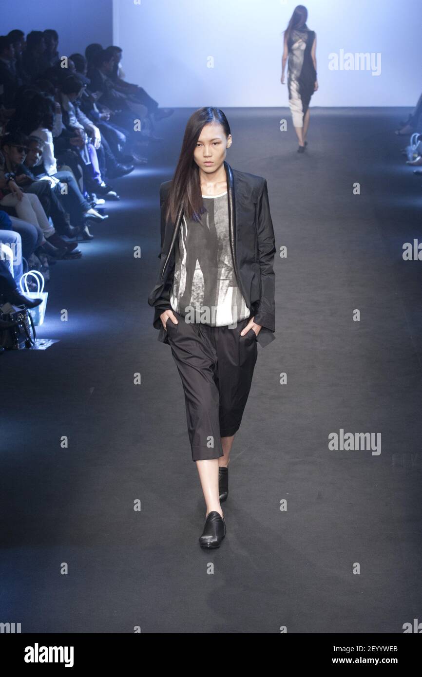 24 October 2012 - Seoul, South Korea - South Korean model wears a ...