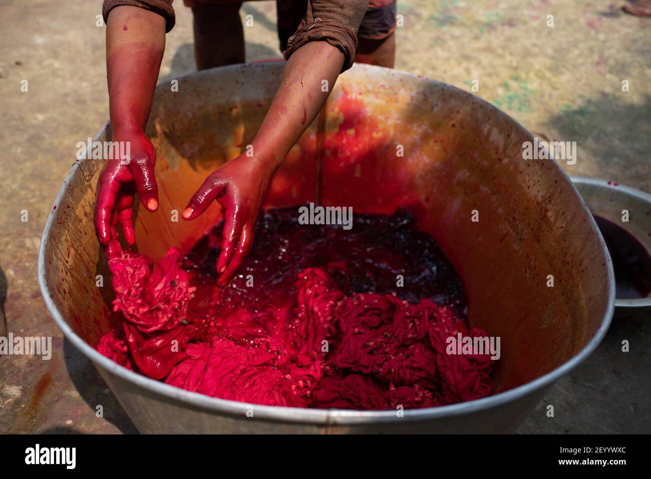 Dhaka, Dhaka, Bangladesh. 6th Mar, 2021. A worker is seen applying ...