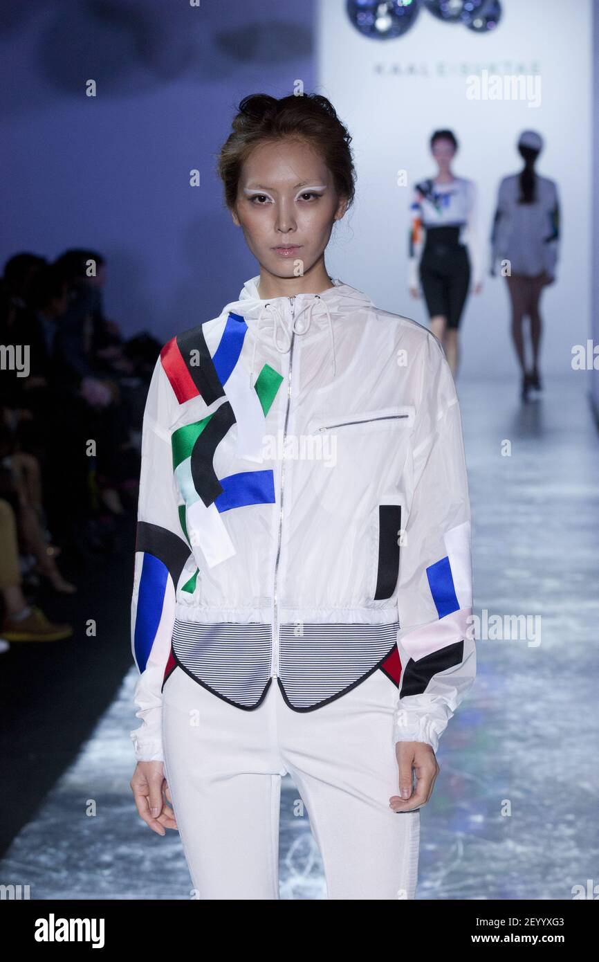 24 October 2012 - SEOUL, SOUTH KOREA : South Korean model wears a ...