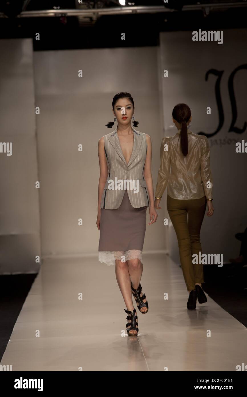 28 October 2012 - SEOUL, SOUTH KOREA : South Korean model wears a ...