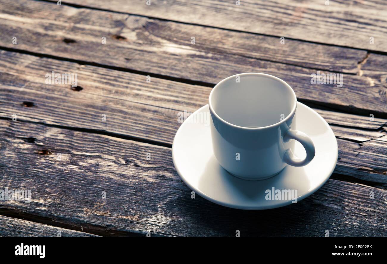 Empty coffee table hi-res stock photography and images - Alamy
