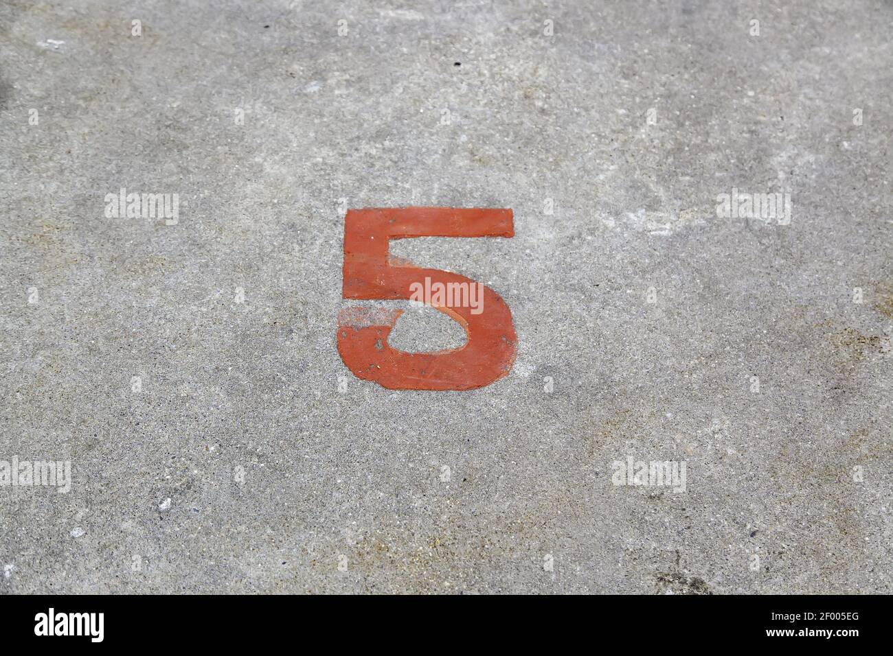 Number five 5 street hi-res stock photography and images - Alamy