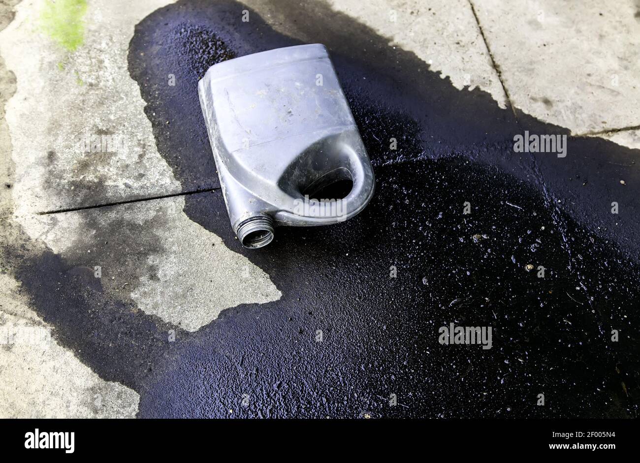 Container of recycled industrial used oil, manufacturing in company ...