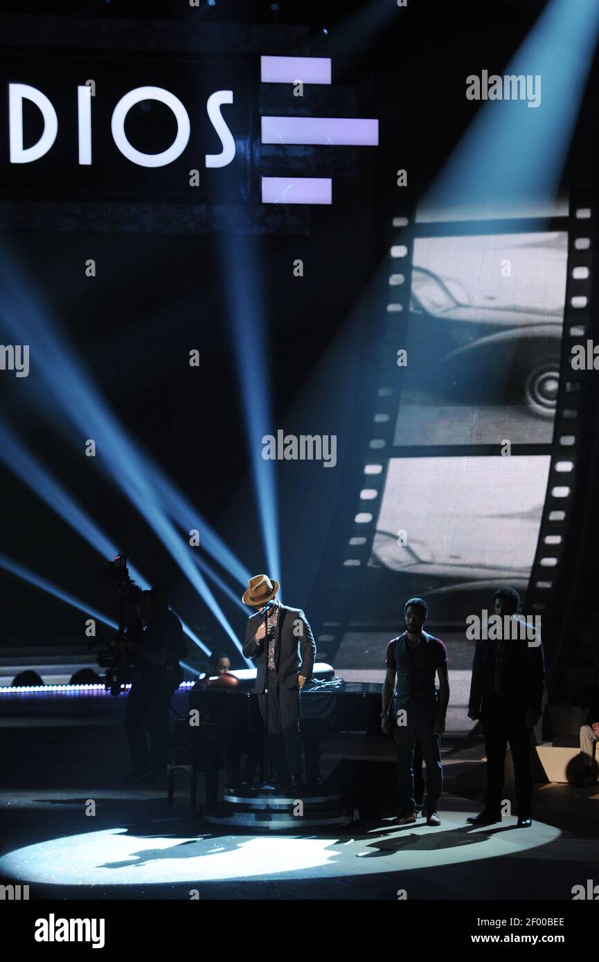 Bruno Mars - 7 November 2012 - New York, NY - 2012 Victoria's Secret ...