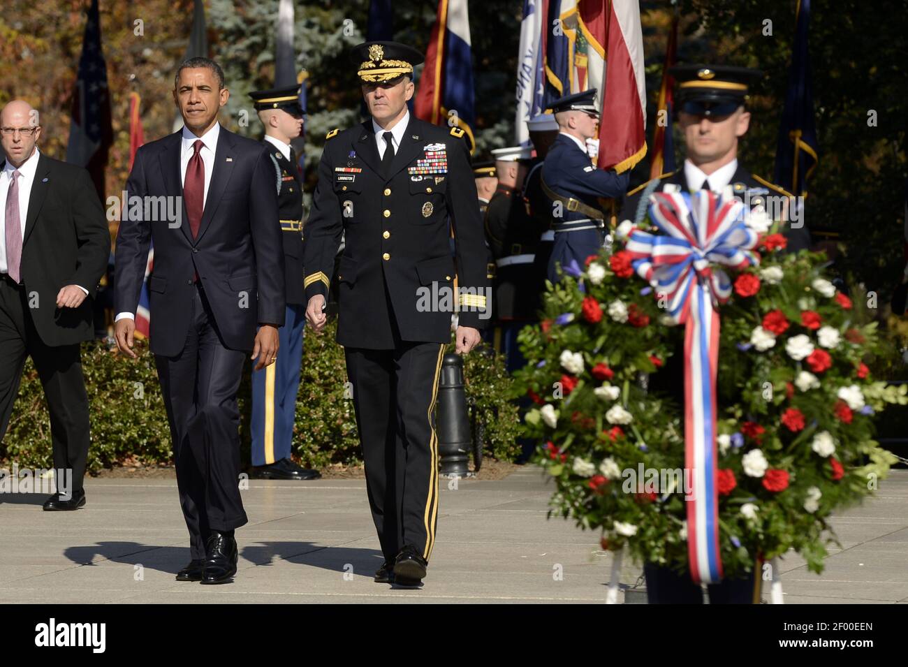 11 November 2012 - Arlington, Virginia - US President Barack Obama (L ...