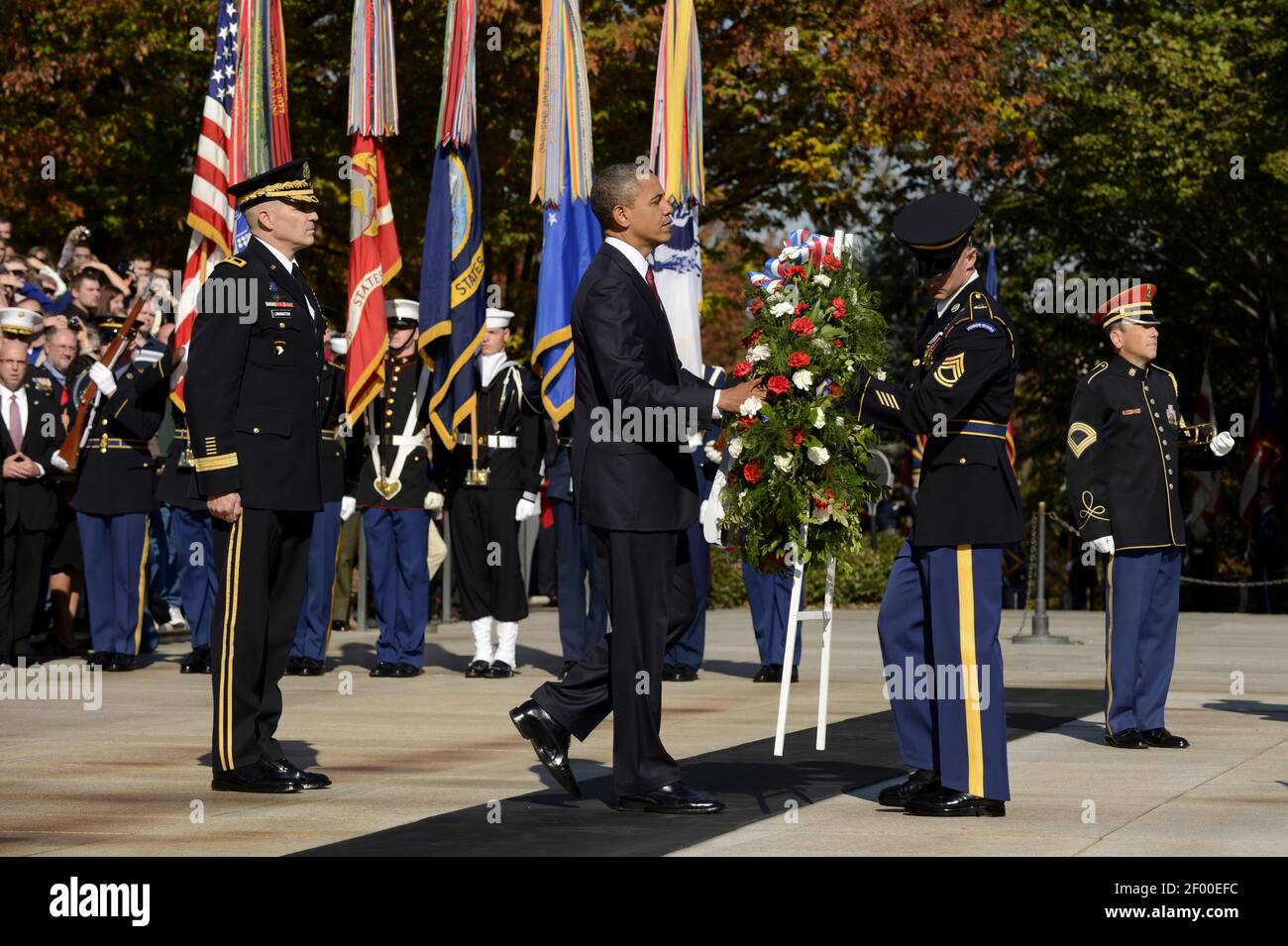 11 November 2012 - Arlington, Virginia - US President Barack Obama (C ...