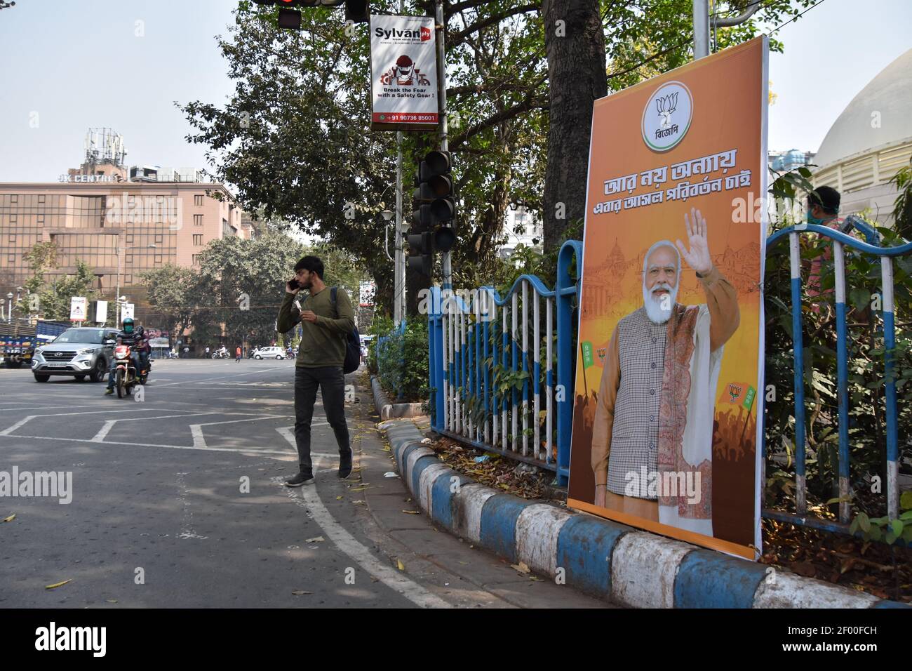 Kolkata hoarding hi-res stock photography and images - Alamy