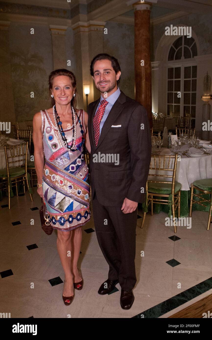 Elisabeth Thieriot, Josh Horowitz - 7 November 2012 - San Francisco, CA ...