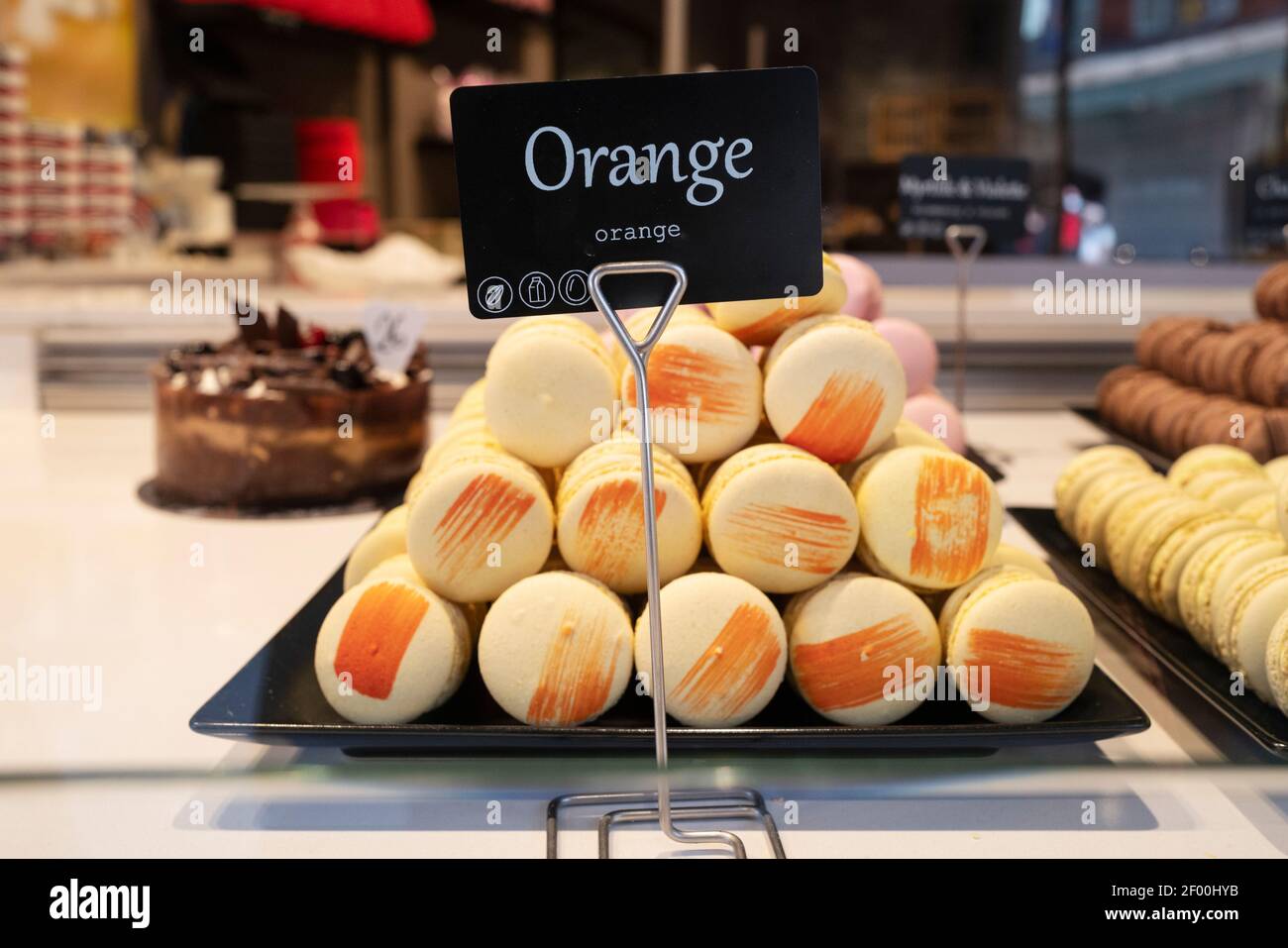 Macaroon shop hi-res stock photography and images - Alamy