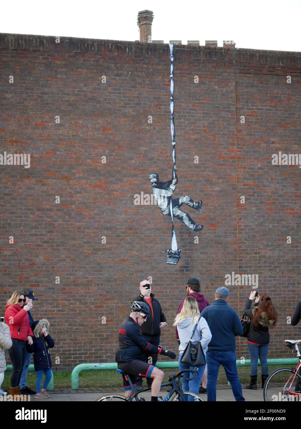 Non Exclusive: ***NO MAIL ONLINE UNLESS AGREED***Fans have flocked to ...