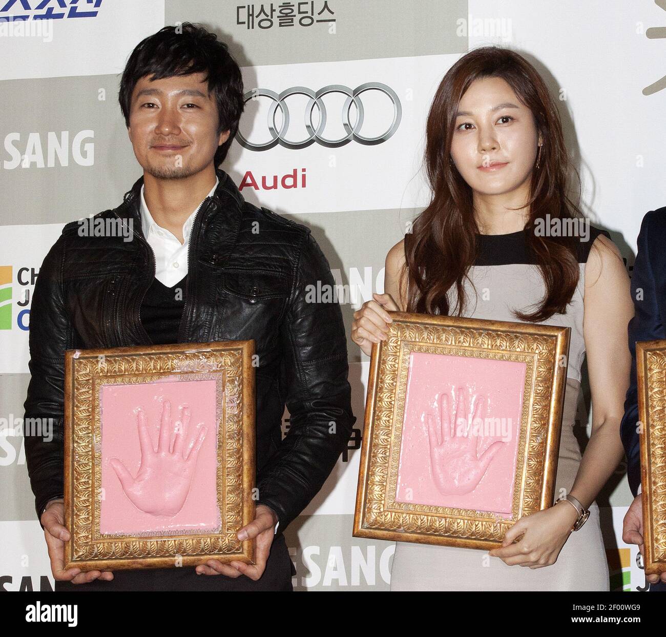 21 November 2012 - Seoul, South Korea : (L to R) South Korean actor ...