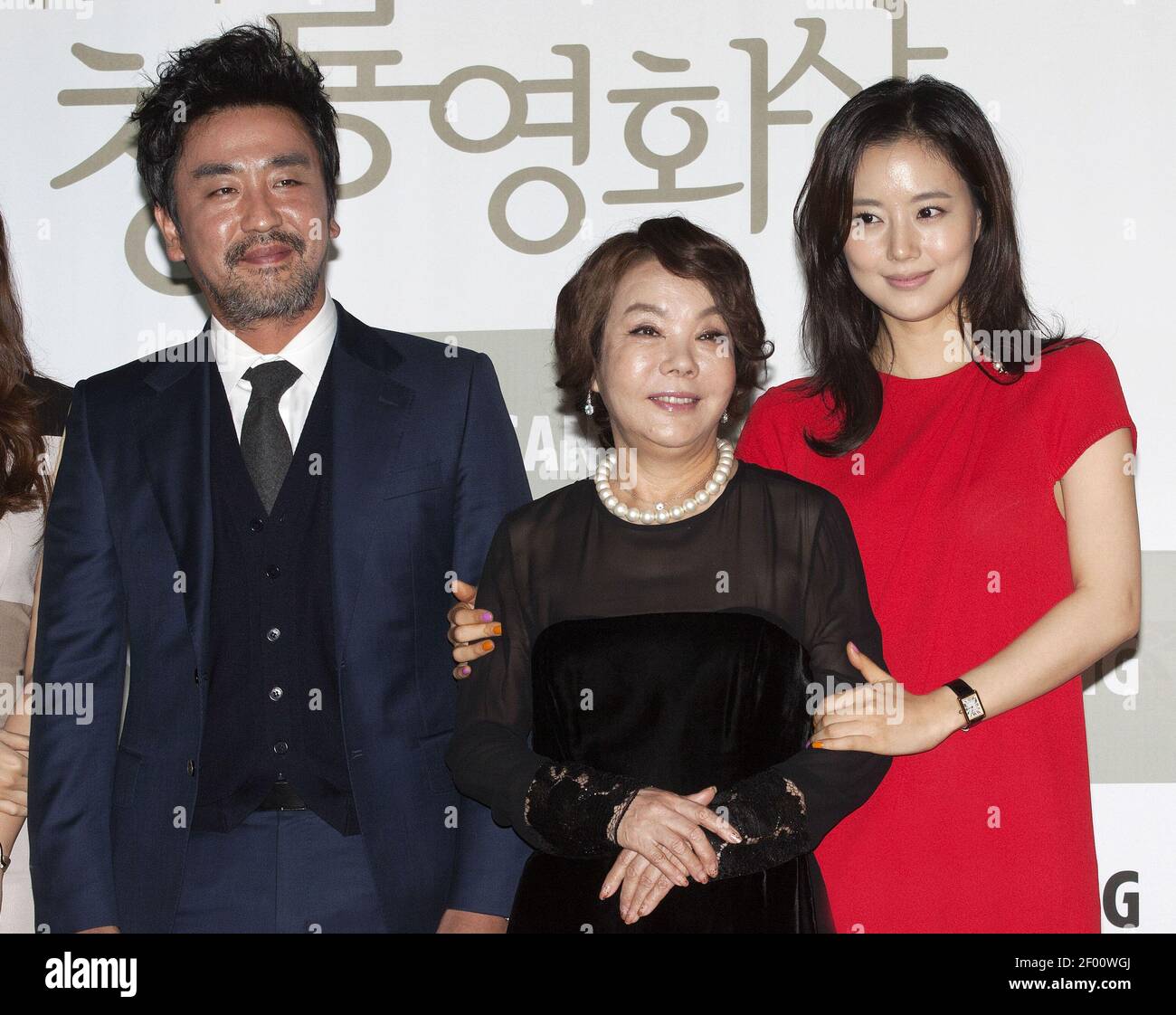21 November 2012 - Seoul, South Korea : (L to R) South Korean actor Ryu Seung-Ryong, actress Kim ...