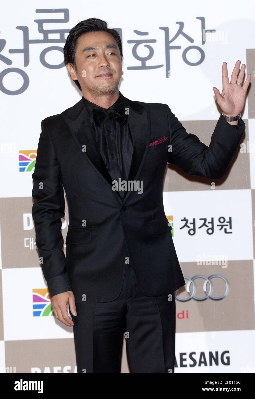 30 November 2012 - Seoul, South Korea : South Korean actor Ryu Seung-Ryong, arrives red-carpet ...