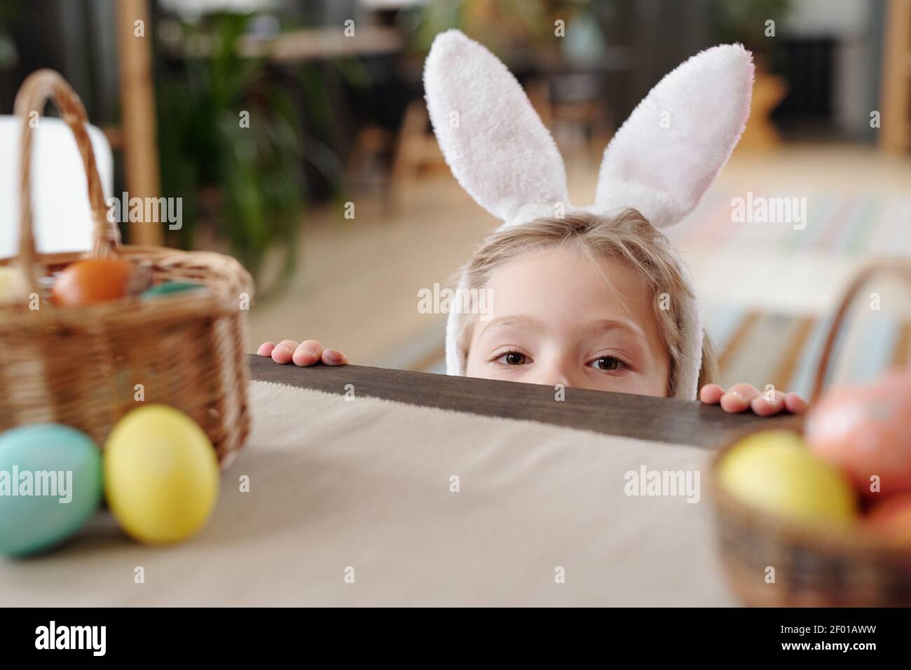 Boy peeking table hi-res stock photography and images - Alamy